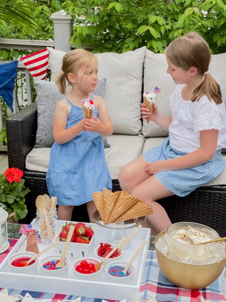 Easy 4th of July Dessert: Ice Cream Bar - hostessology